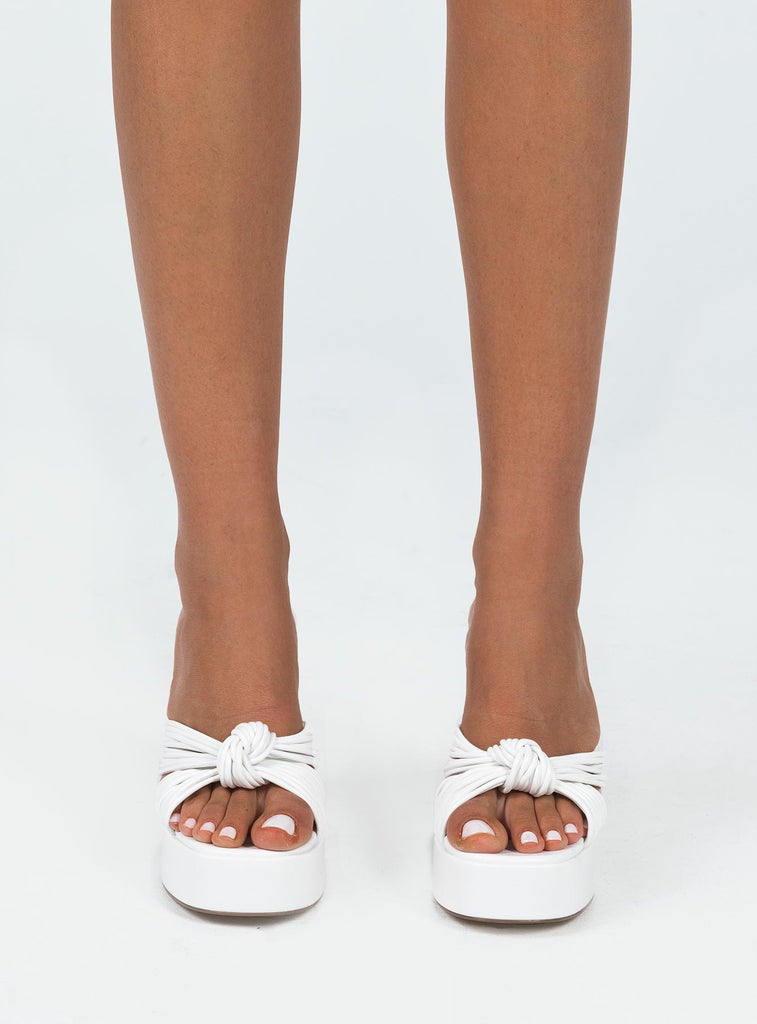 Aberdeen Platform Heels White | Princess Polly AU
