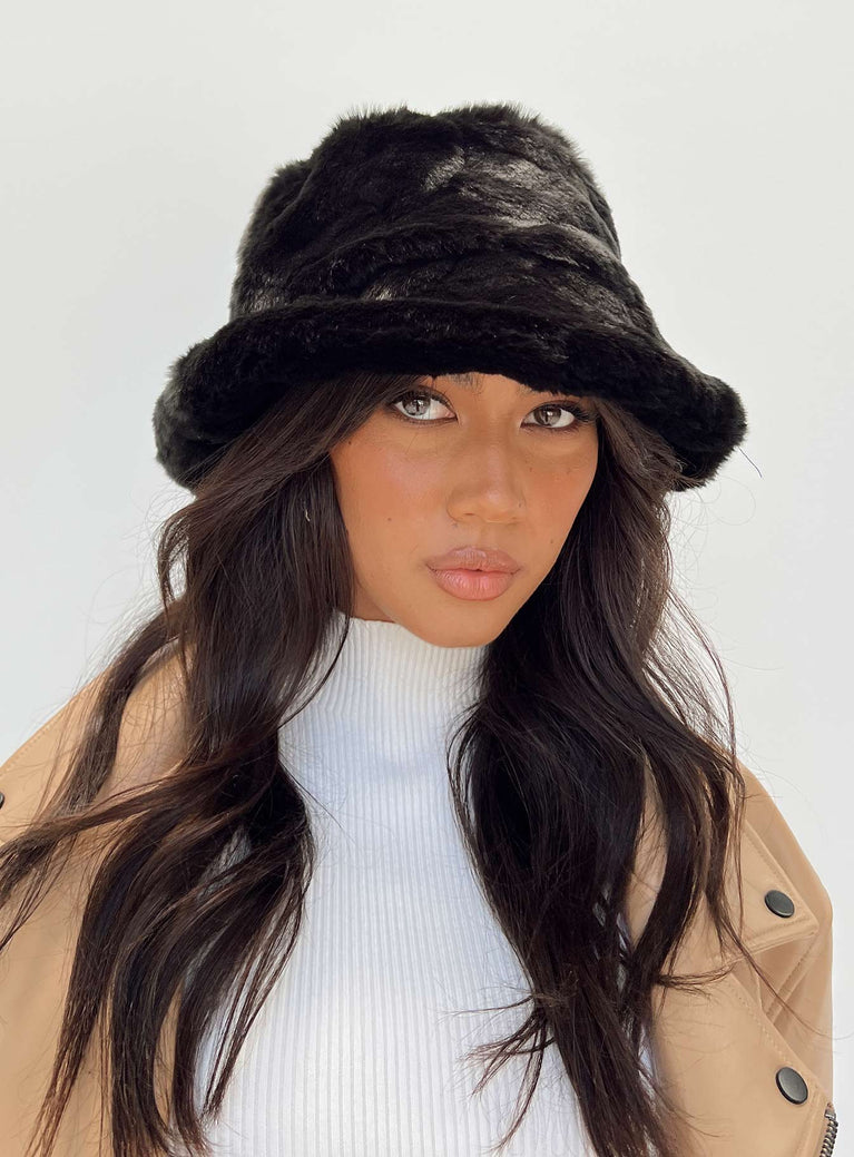 Delvey Fluffy Hat Black | Princess Polly AU