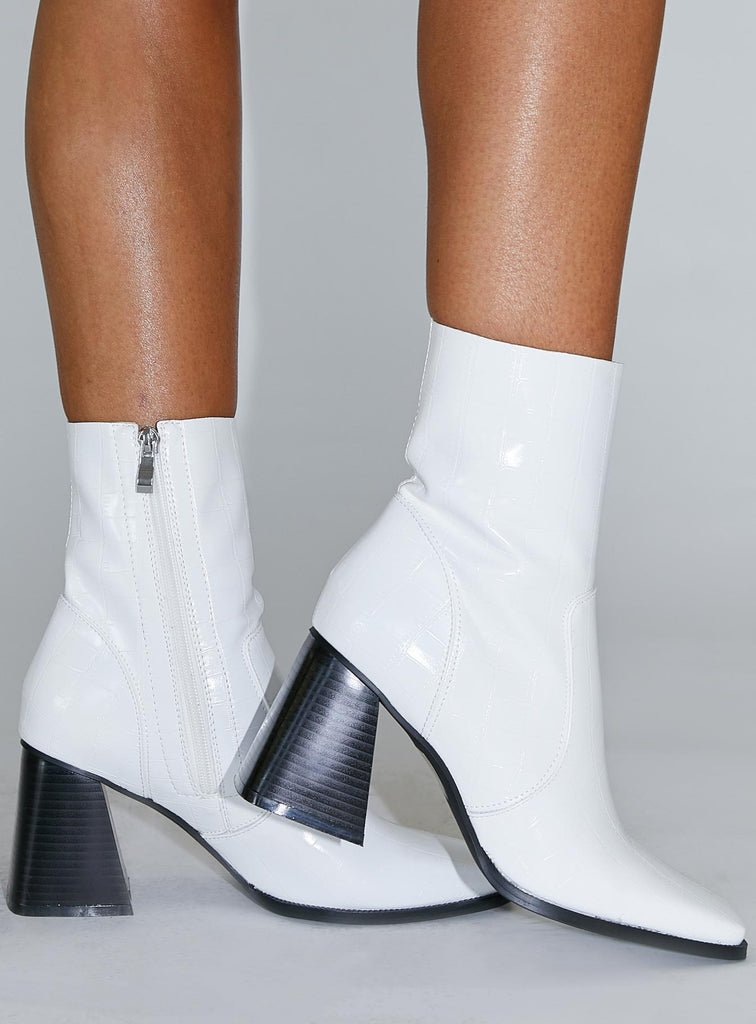 Michelle Boots White | Princess Polly
